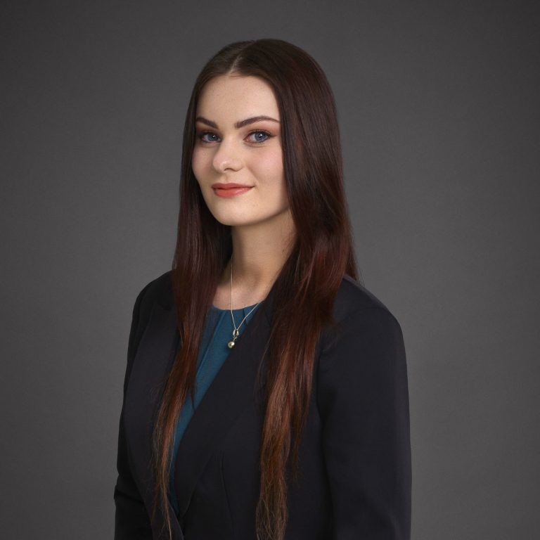 Alyssa Christian - Domestique